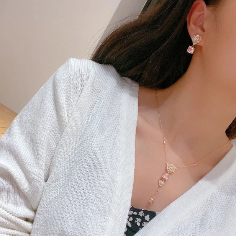 Discounted Piaget Necklaces