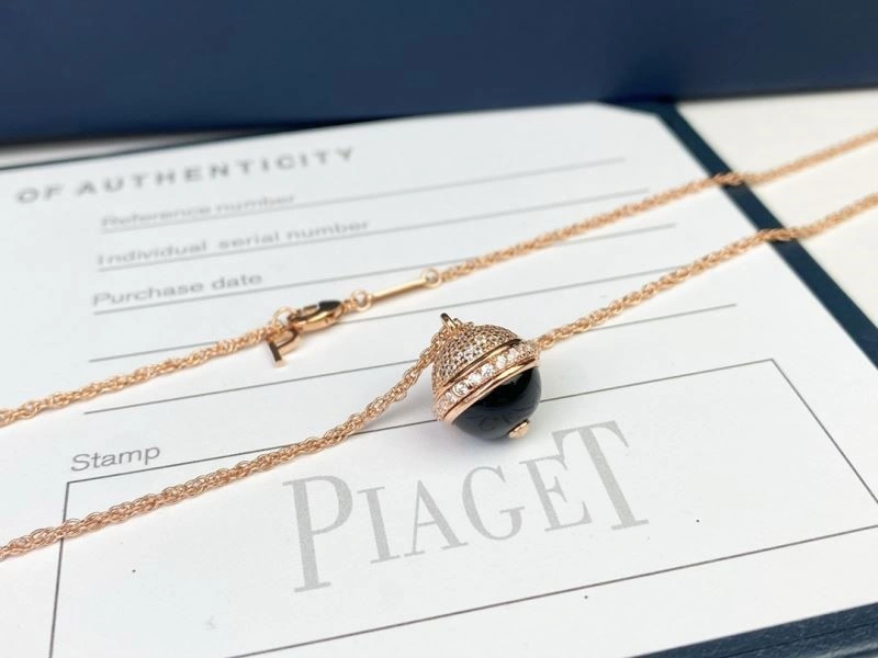 Accurate model Piaget Necklaces