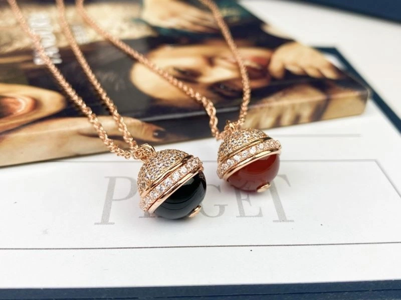 Accurate model Piaget Necklaces