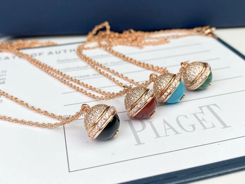 Accurate model Piaget Necklaces