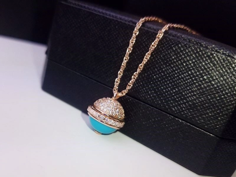 Top match Piaget Necklaces