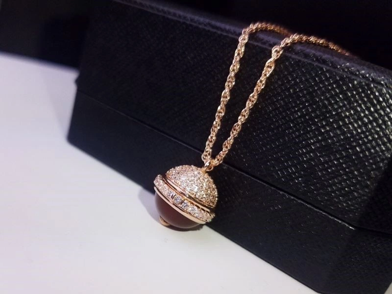 Top match Piaget Necklaces