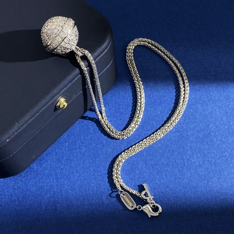 Budget-friendly Piaget Necklaces