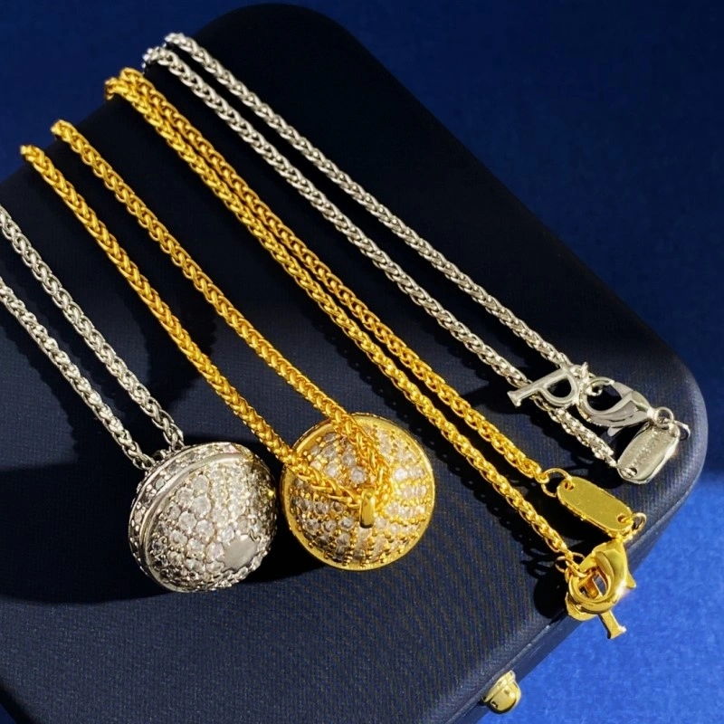 Budget-friendly Piaget Necklaces