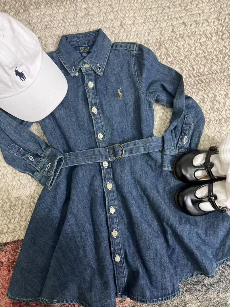 Indistinguishable Polo Kids