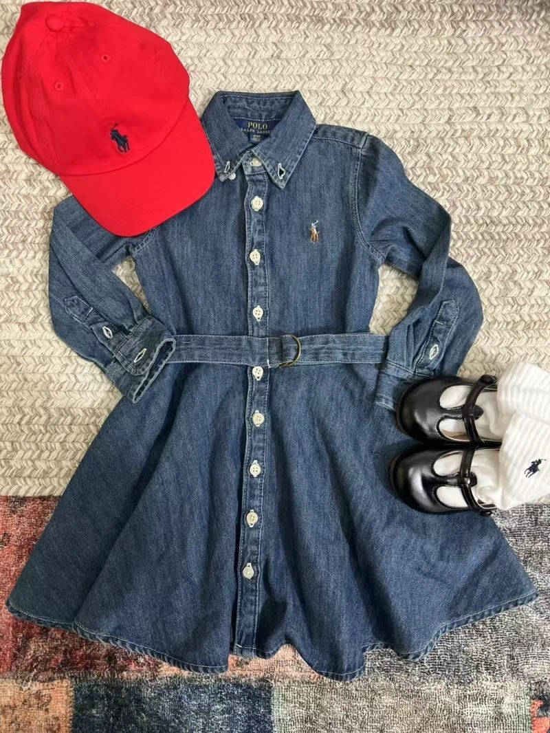 Indistinguishable Polo Kids