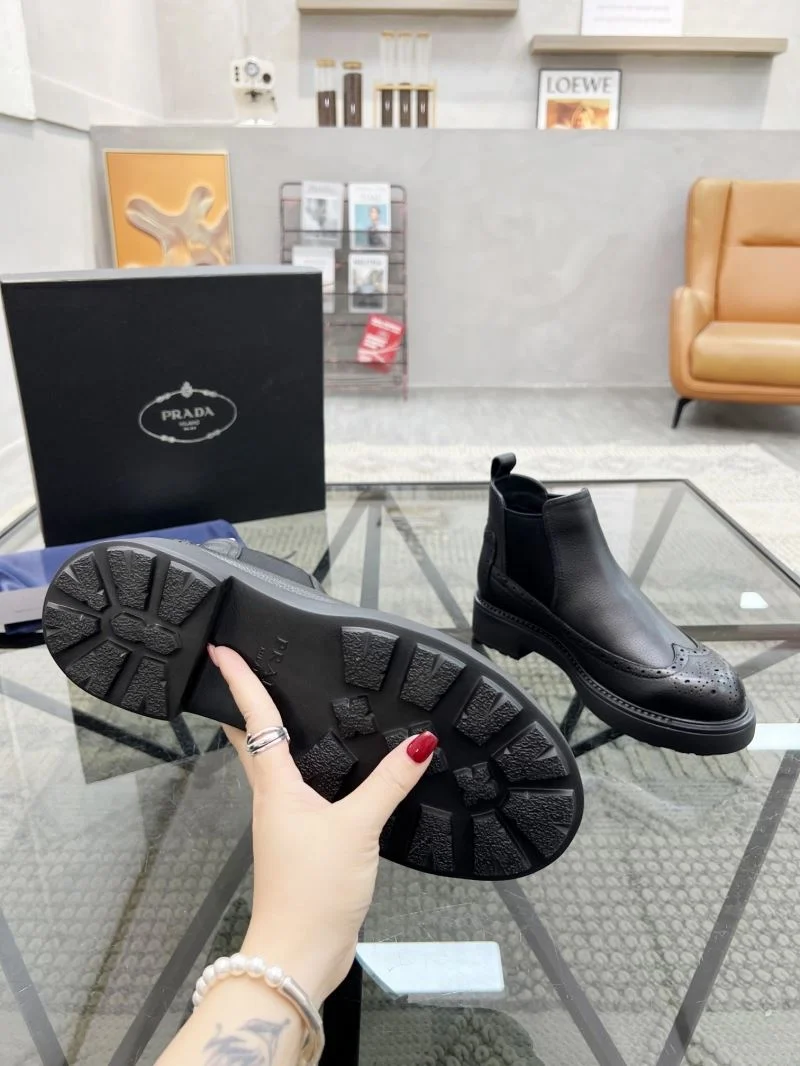 Top mirror Prada Boots