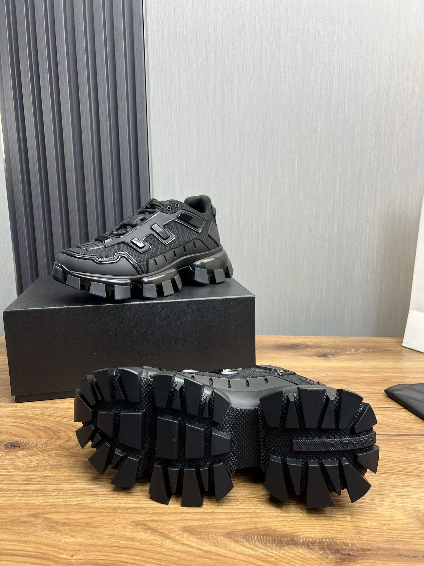 Top mirror Prada Boots
