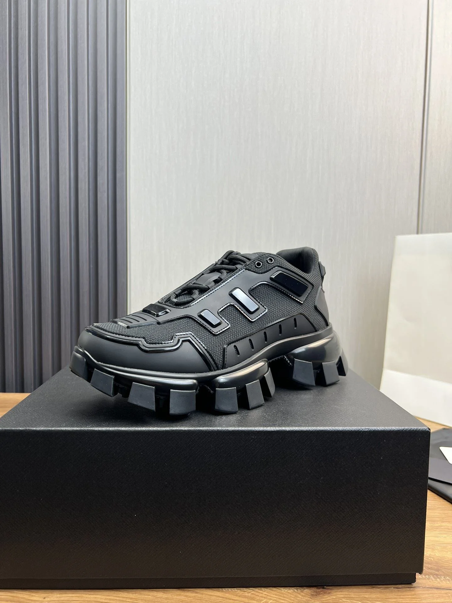 Top mirror Prada Boots