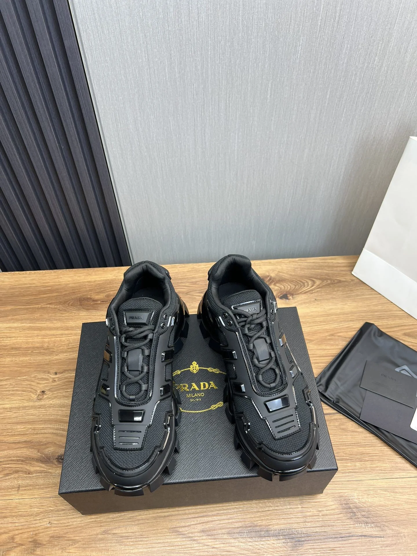 Top mirror Prada Boots