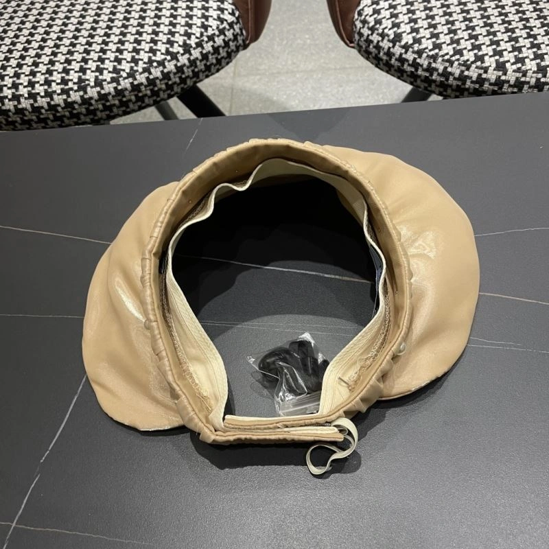 Top mirror Prada Caps