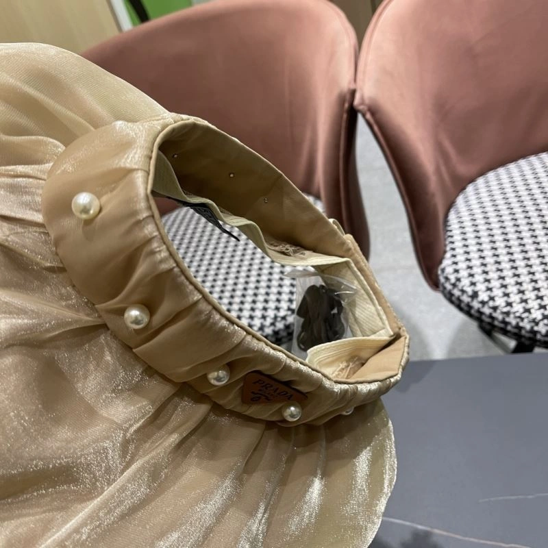 Top mirror Prada Caps