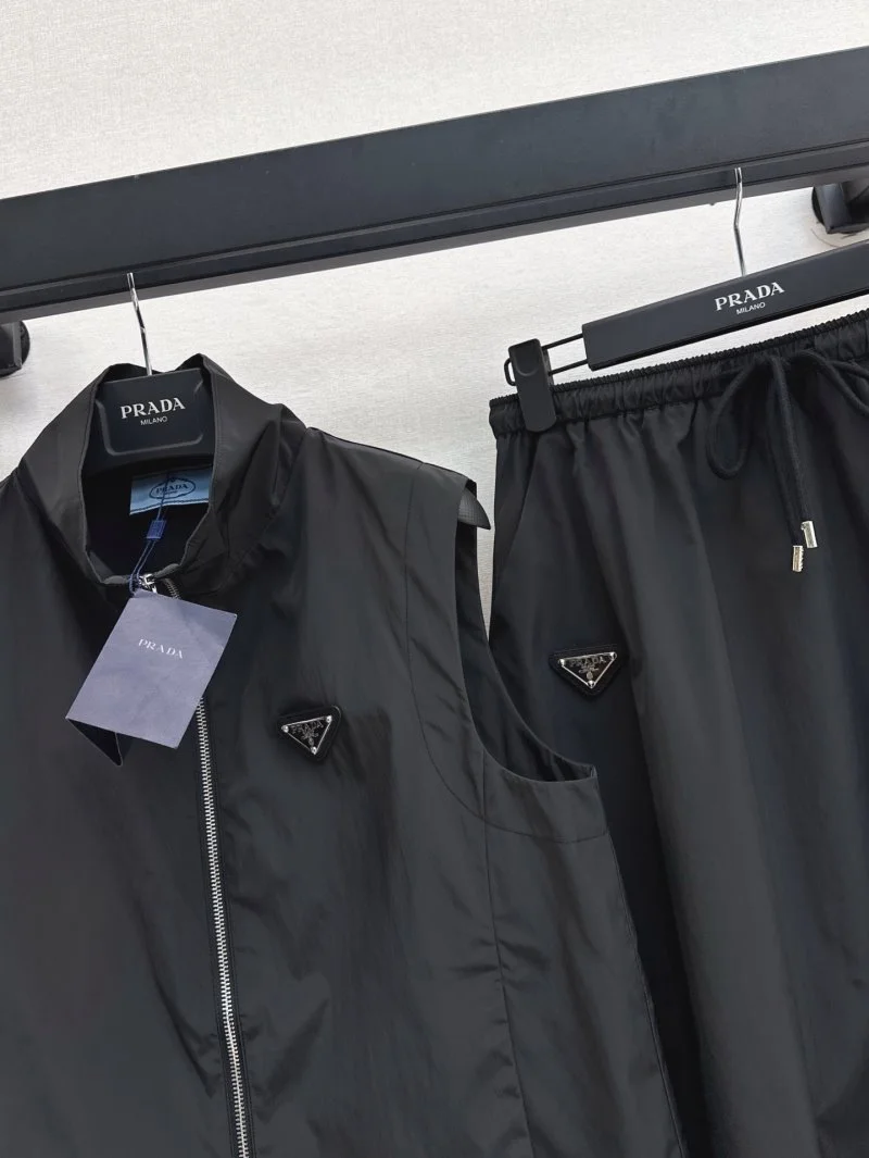Top mirror Prada Dress Suits