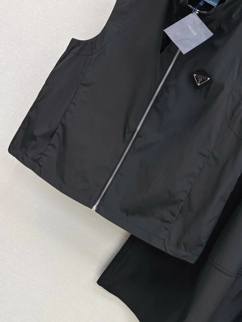 Top mirror Prada Dress Suits