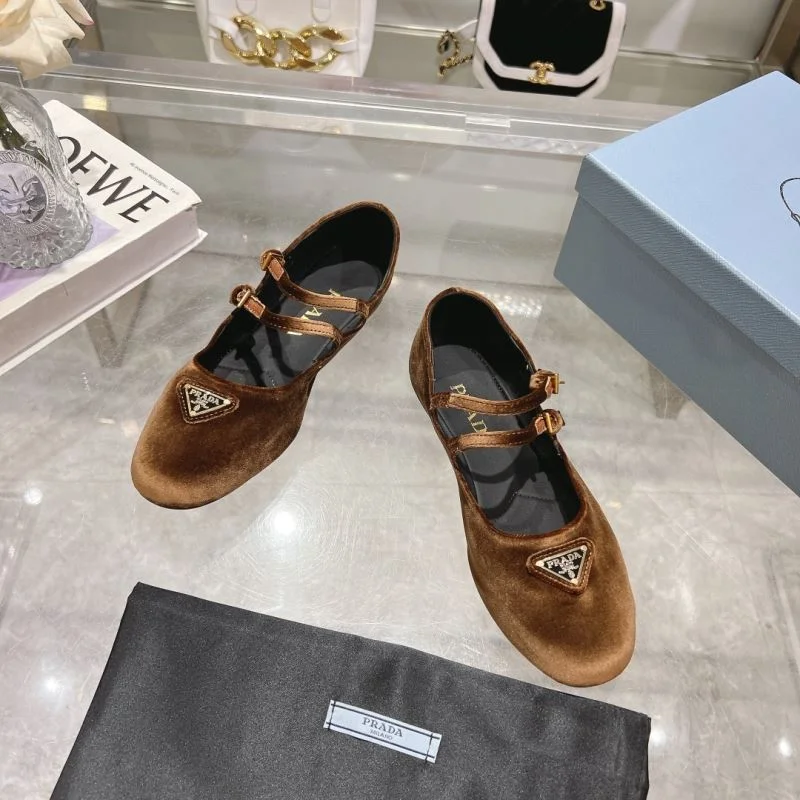 Accurate model Prada Flat Shoes