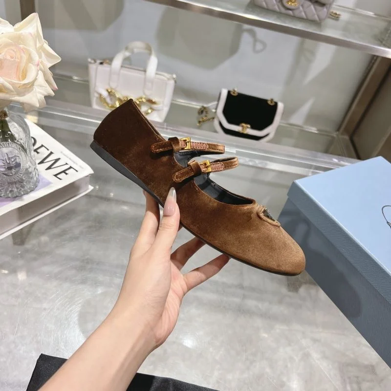 Accurate model Prada Flat Shoes