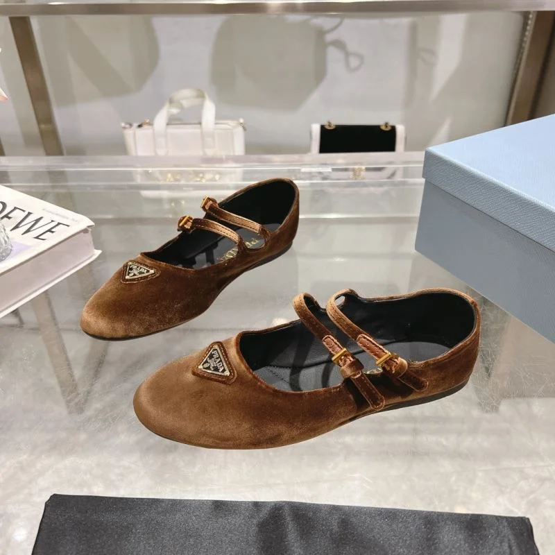 Accurate model Prada Flat Shoes
