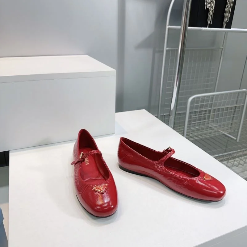 Accurate model Prada Flat Shoes