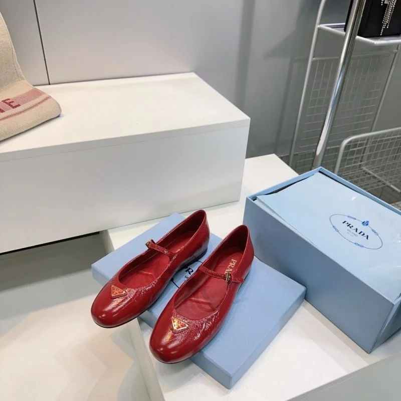 Accurate model Prada Flat Shoes
