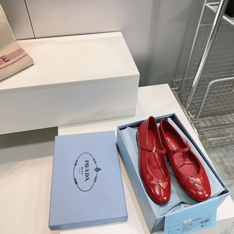 Accurate model Prada Flat Shoes