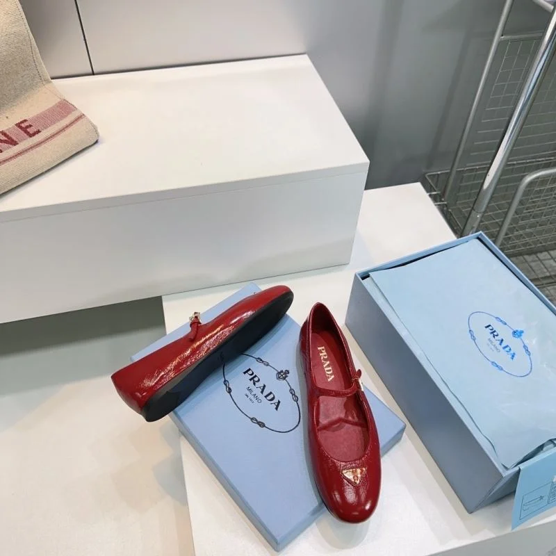Accurate model Prada Flat Shoes