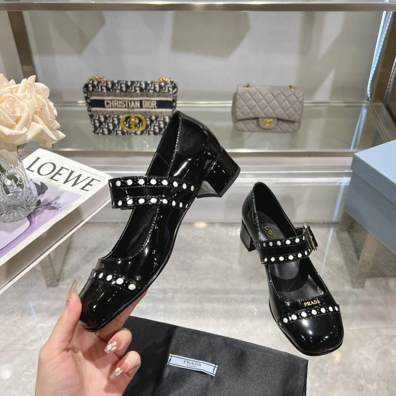 Accurate model Prada Heeled Shoes