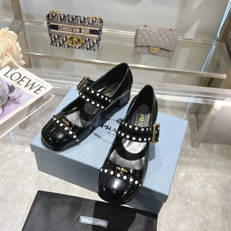 Accurate model Prada Heeled Shoes