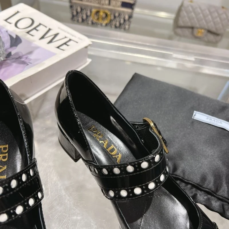 Accurate model Prada Heeled Shoes