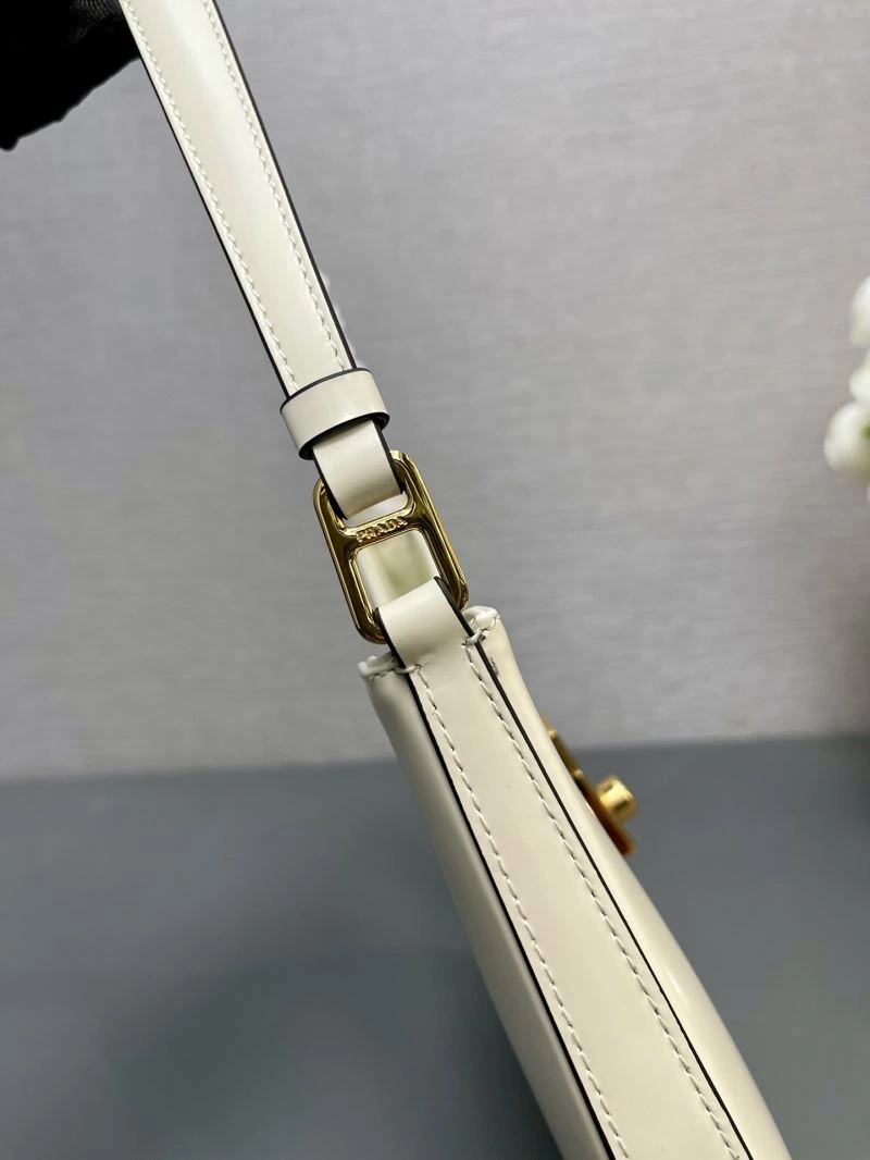 Accurate model Prada Hobo Bags