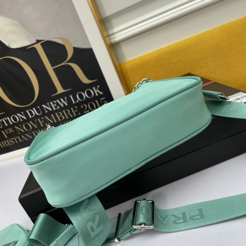 Accurate model Prada Hobo Bags