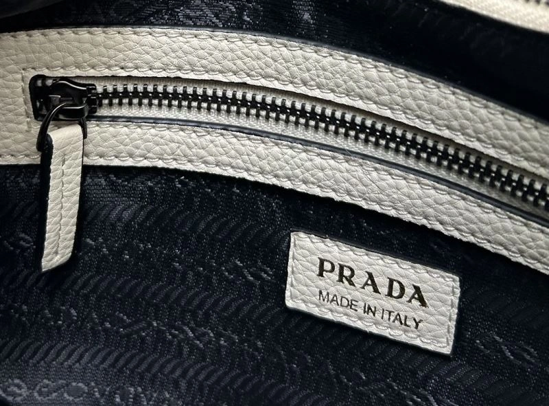 Accurate model Prada Hobo Bags
