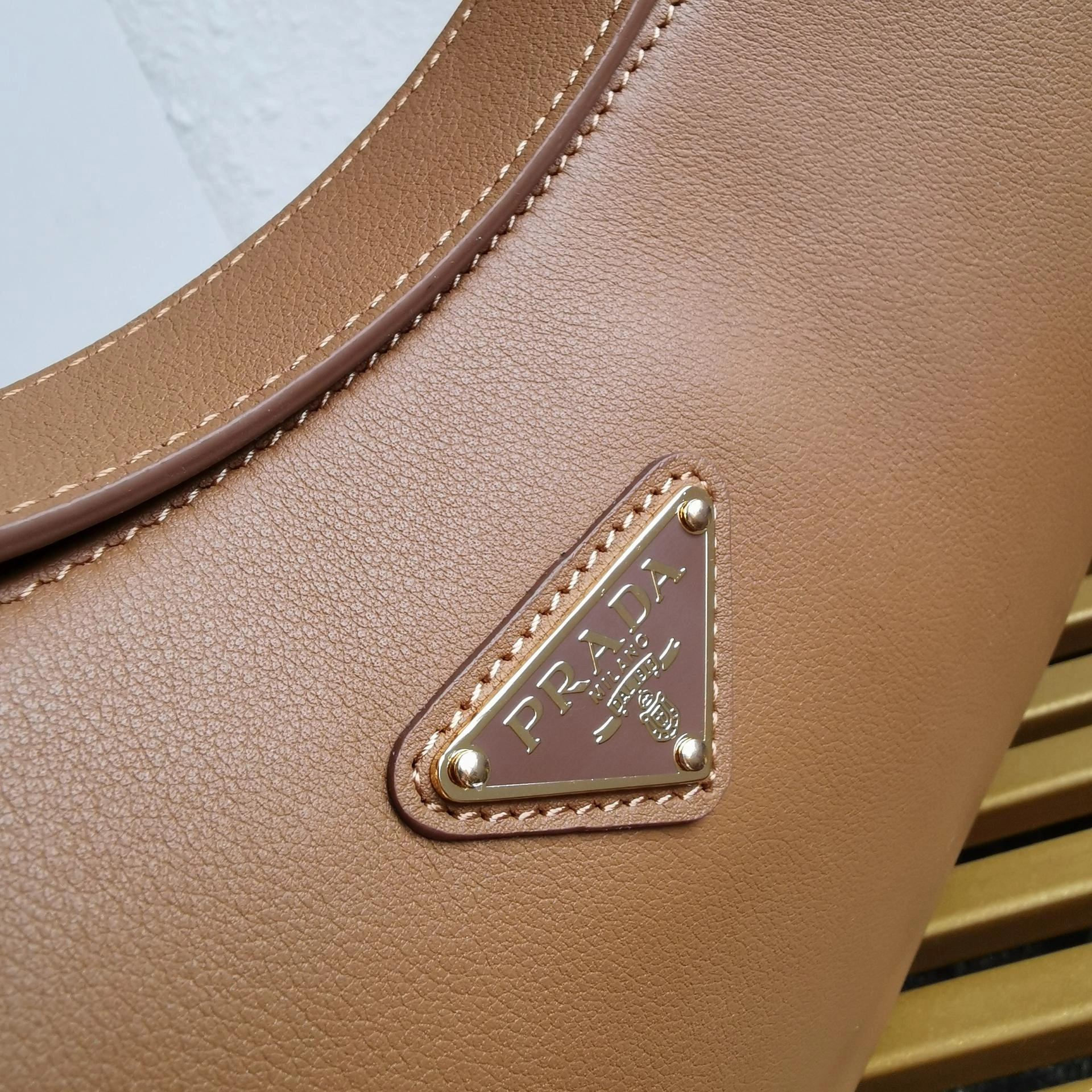 Accurate model Prada Hobo Bags