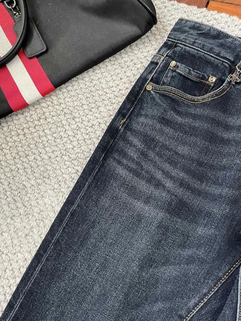 Low-cost Prada Jeans
