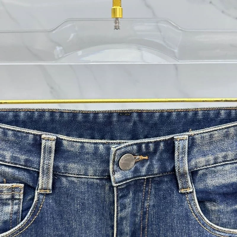 Low-cost Prada Jeans