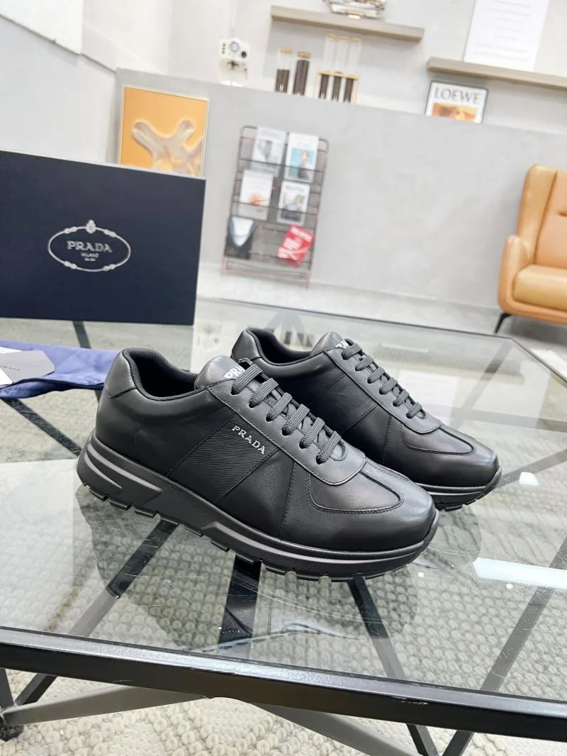 Accurate model Prada Low Shoes