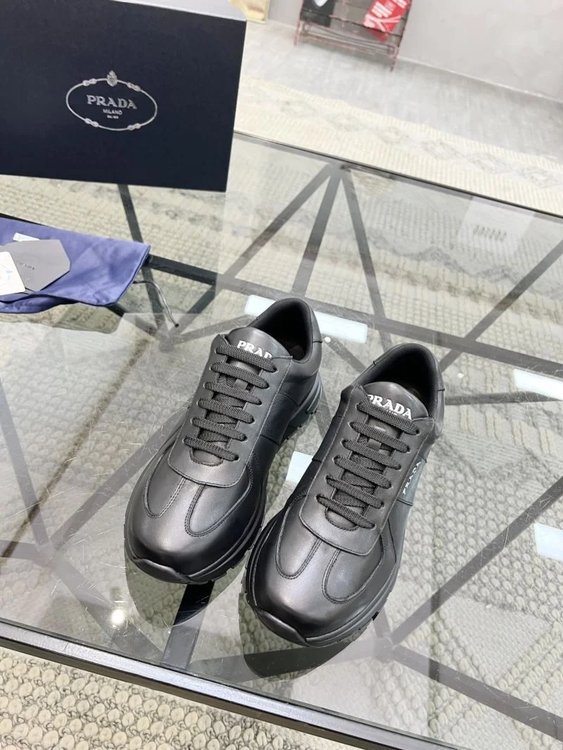 Accurate model Prada Low Shoes