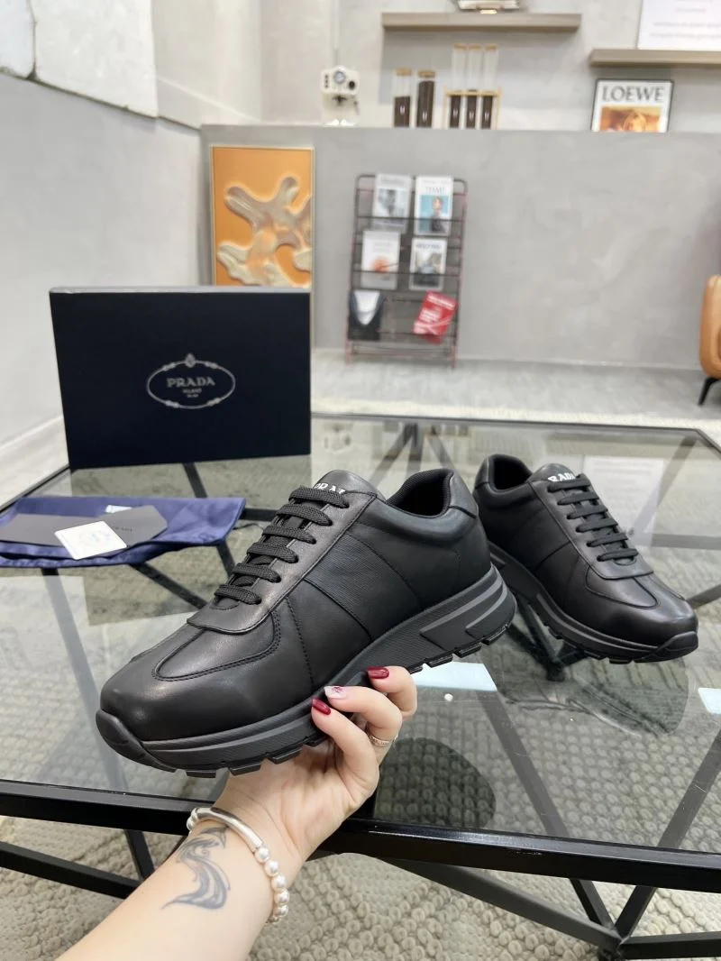 Accurate model Prada Low Shoes