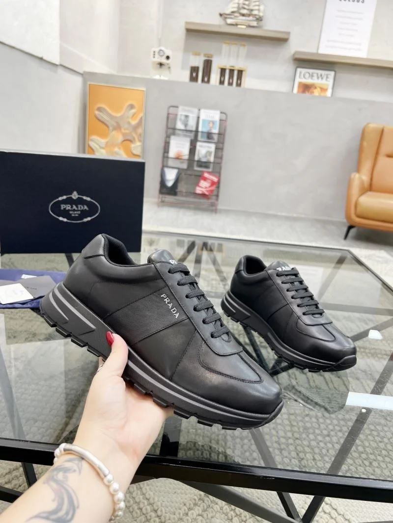 Accurate model Prada Low Shoes