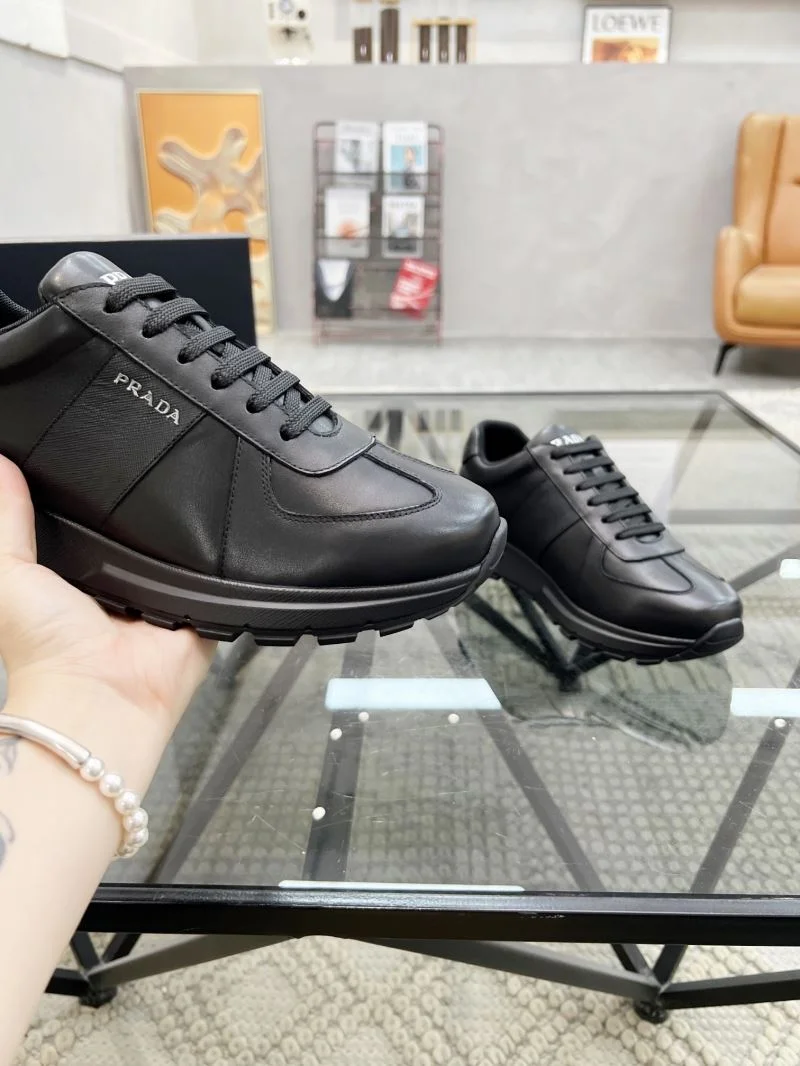 Accurate model Prada Low Shoes
