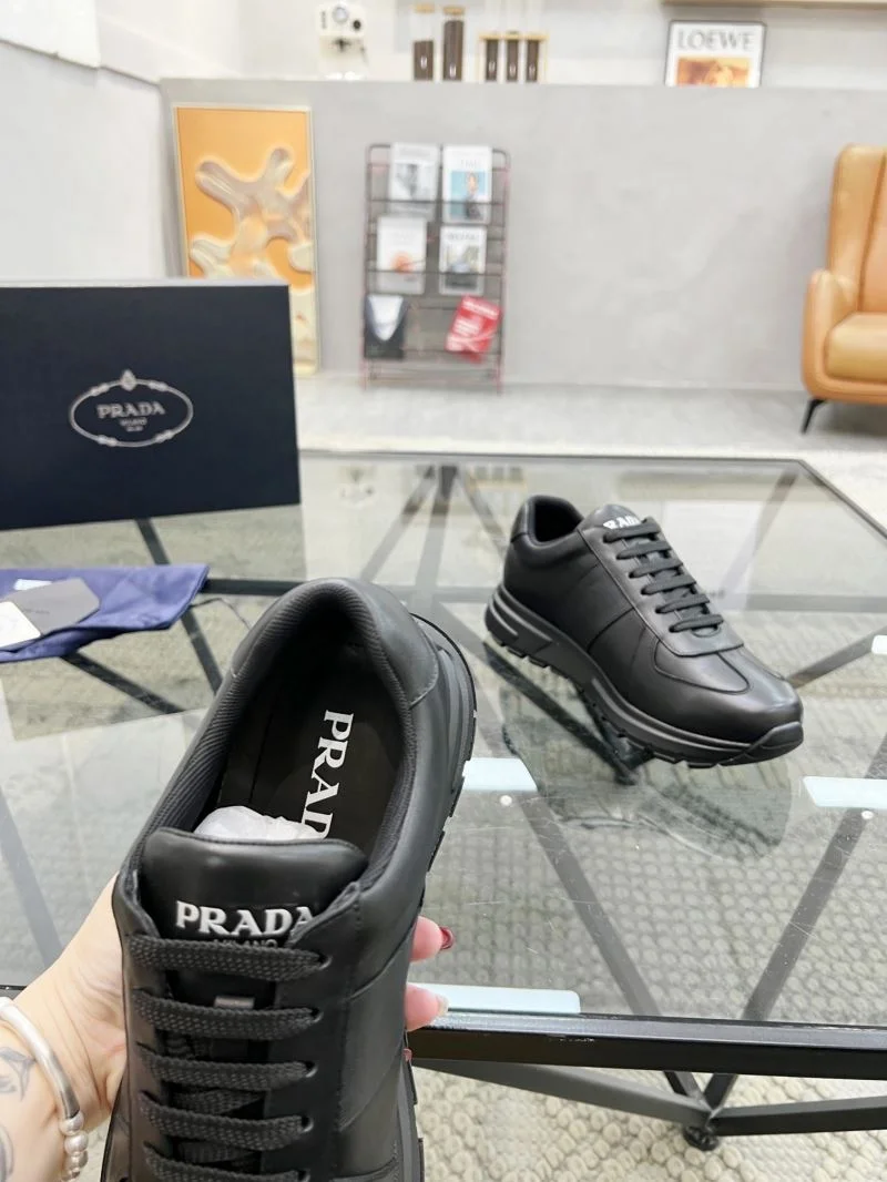 Accurate model Prada Low Shoes