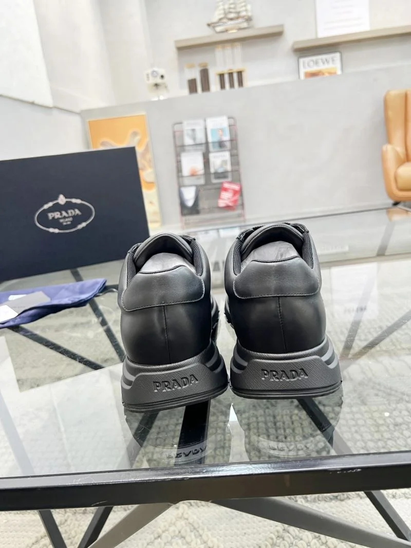 Accurate model Prada Low Shoes