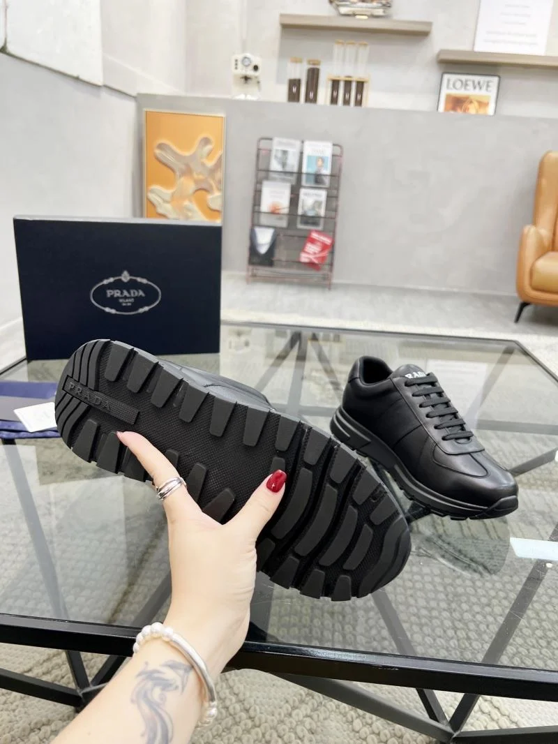 Accurate model Prada Low Shoes