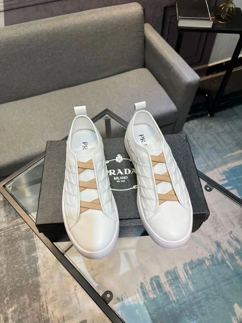 Accurate model Prada Low Shoes