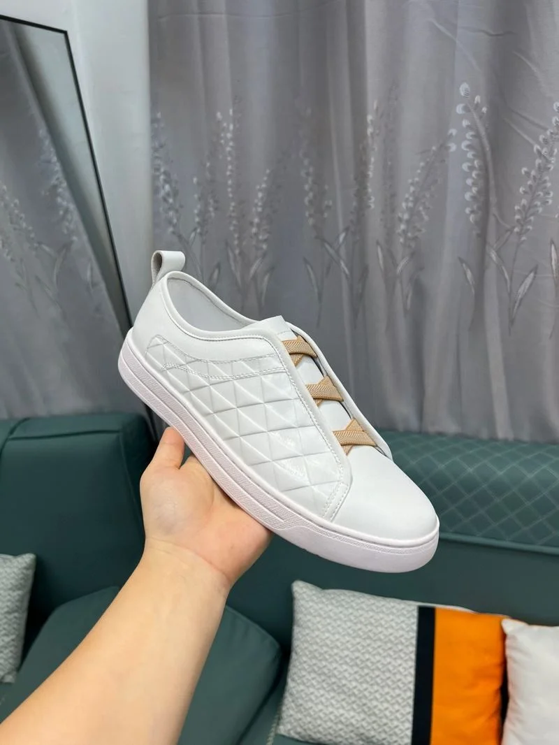 Accurate model Prada Low Shoes