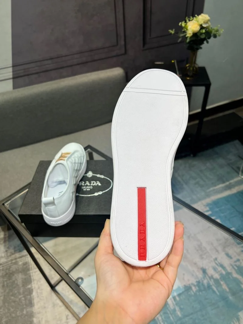 Accurate model Prada Low Shoes
