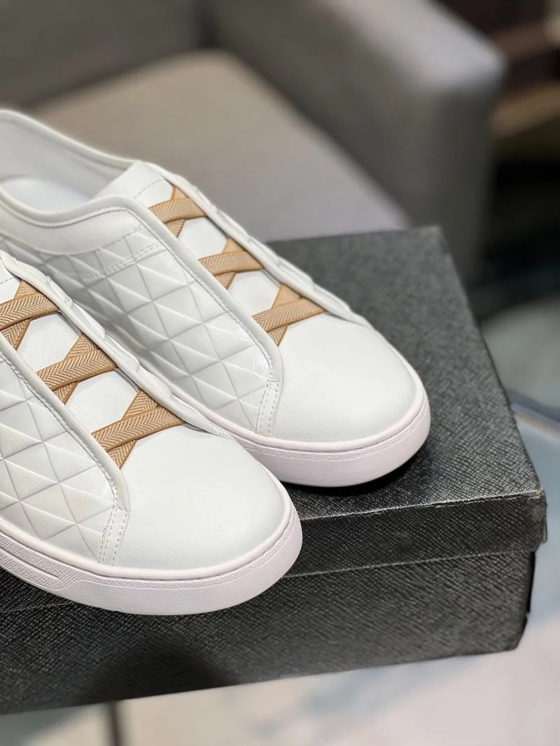 Accurate model Prada Low Shoes