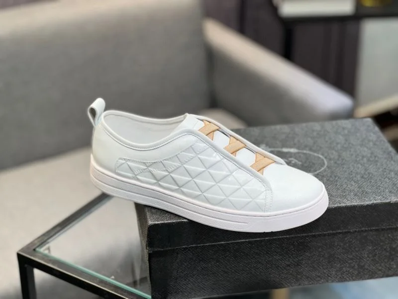Accurate model Prada Low Shoes