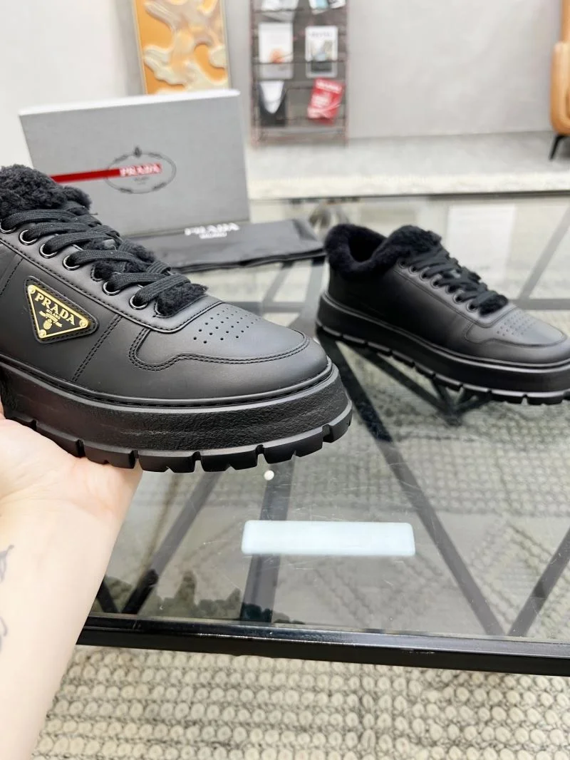 Top match Prada Low Shoes