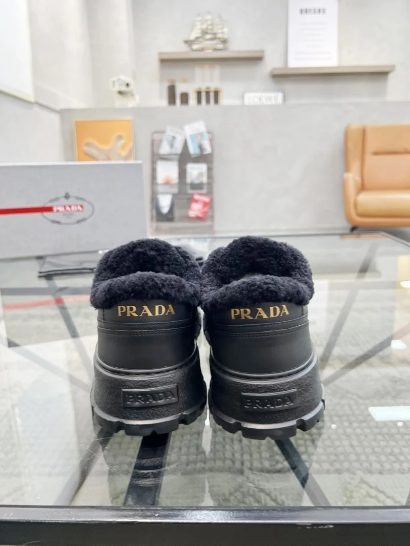 Top match Prada Low Shoes