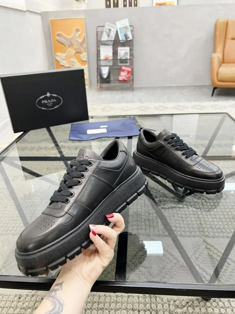 Top mirror Prada Low Shoes